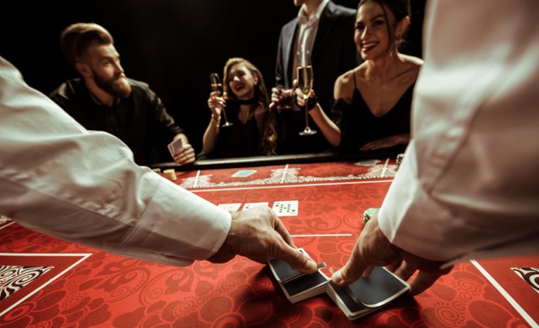 deal with / deal inの意味と使い方 | ネイティブと英語について話したこと