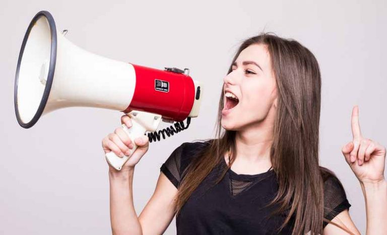 insist（on）の意味と使い方（例文付き） | ネイティブと英語について話したこと