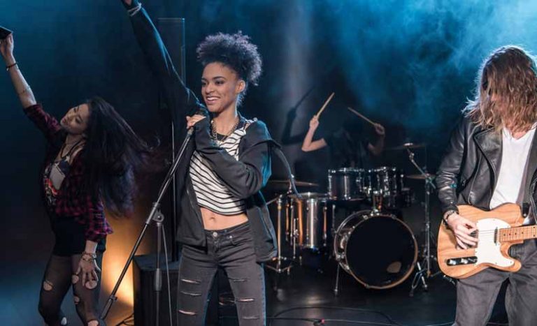 headline / headlinerの意味と使い方 | ネイティブと英語について話したこと