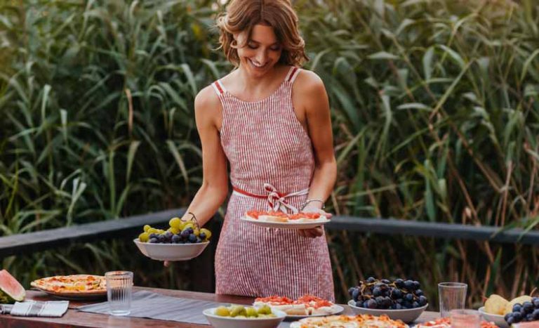 host（ホスト）の意味と使い方 | ネイティブと英語について話したこと