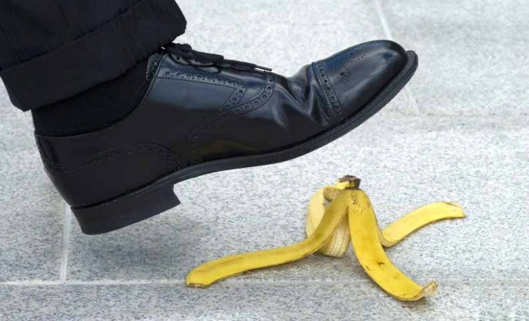 step in / step onの意味と使い方 | ネイティブと英語について話したこと