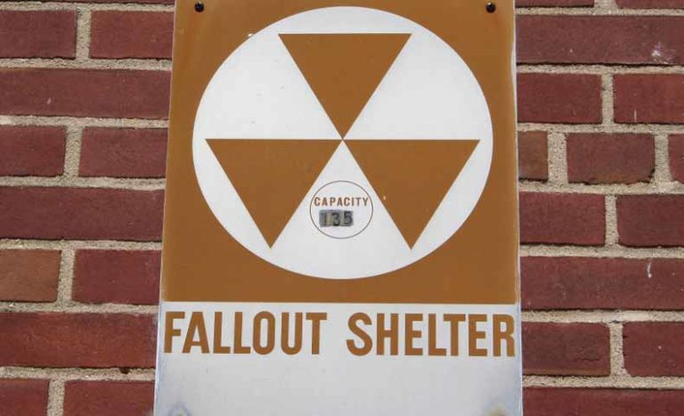 fall out / falloutの意味と使い方 | ネイティブと英語について話したこと