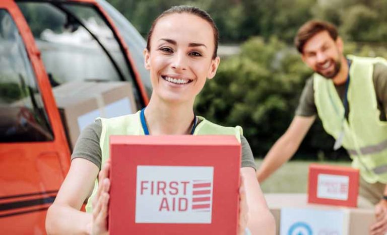 「aid」「aide」の意味と使い方、helpとの違い | ネイティブと英語について話したこと