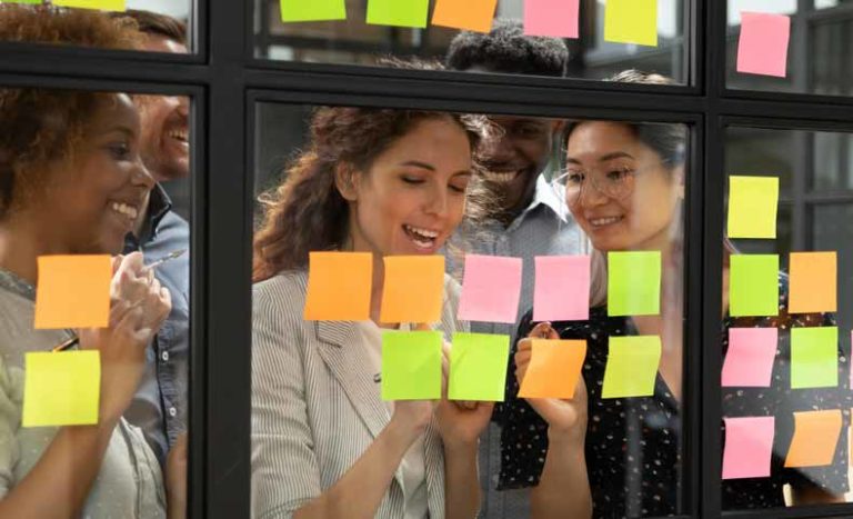 adhere / adhesiveの意味と使い方 | ネイティブと英語について話したこと