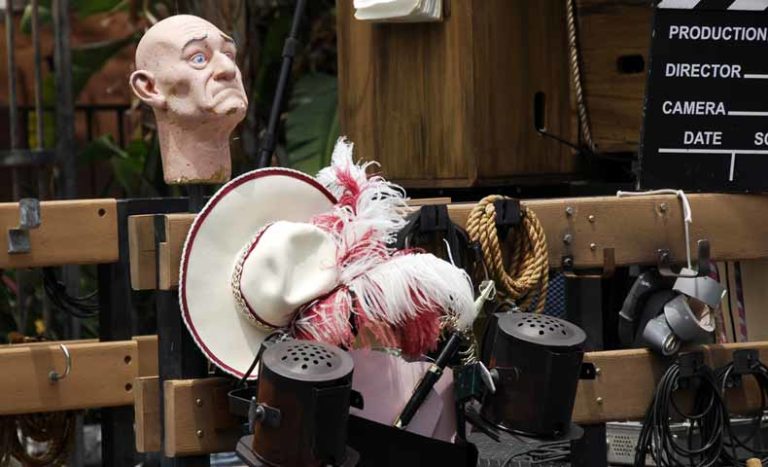 prop / prop upの意味と使い方 | ネイティブと英語について話したこと