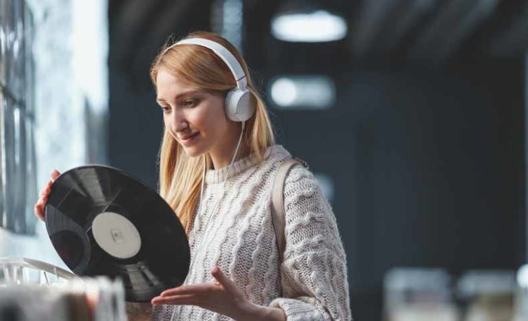 old-fashioned / out-of-date / old-school / retroの意味の違い | ネイティブと英語について話したこと