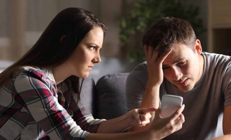 cheat（チート）とcheat on（浮気をする）の意味と使い方 | ネイティブと英語について話したこと