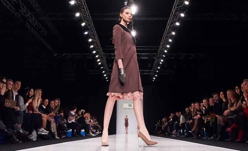 Runway（ランウェイ・滑走路）とcatwalk（キャットウォーク）の意味と使い方 ネイティブと英語について話したこと 